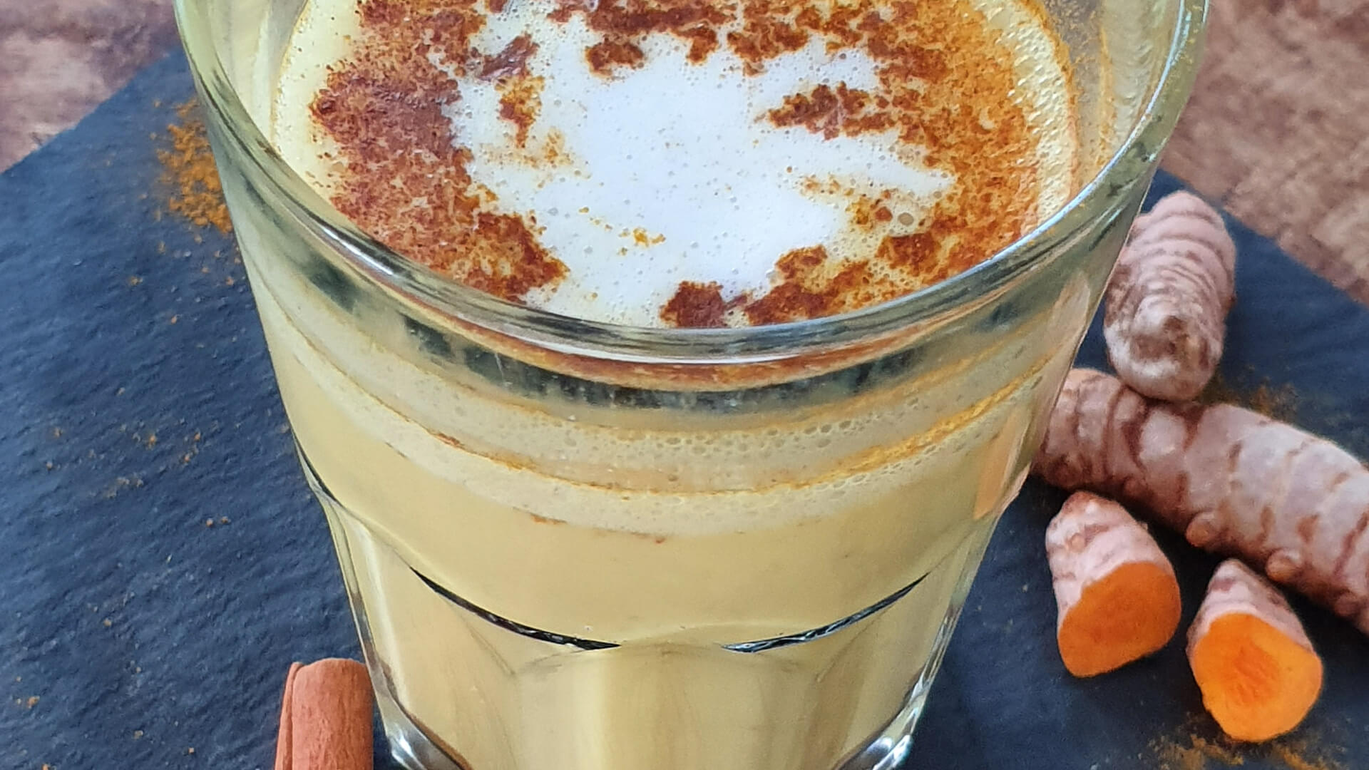 Goldene Milch - unser Geheimtipp für ein starkes Immunsystem | monasan®